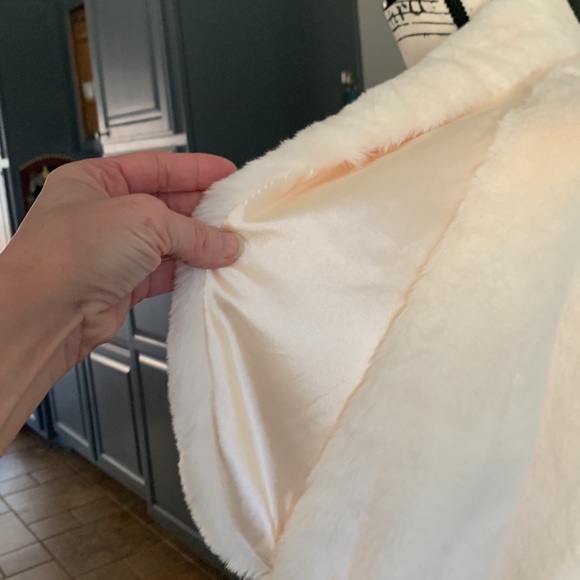 Jackets & Coats | Nwt Faux Fur Formal Wrapshawl | Poshmark